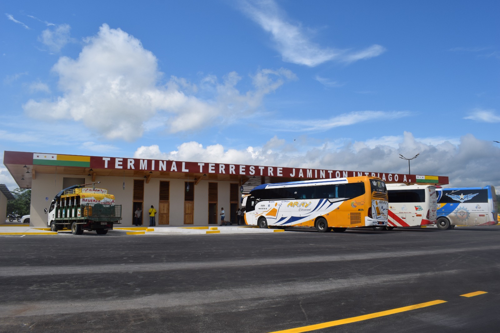 FLAVIOALFARO Inauguran el Terminal Terrestre del cantón - Infórmate ...