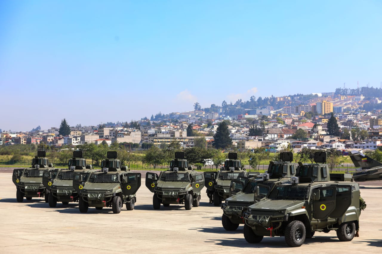 ECUADOR Entregan 15 vehículos tácticos a las Fuerzas Armadas ...