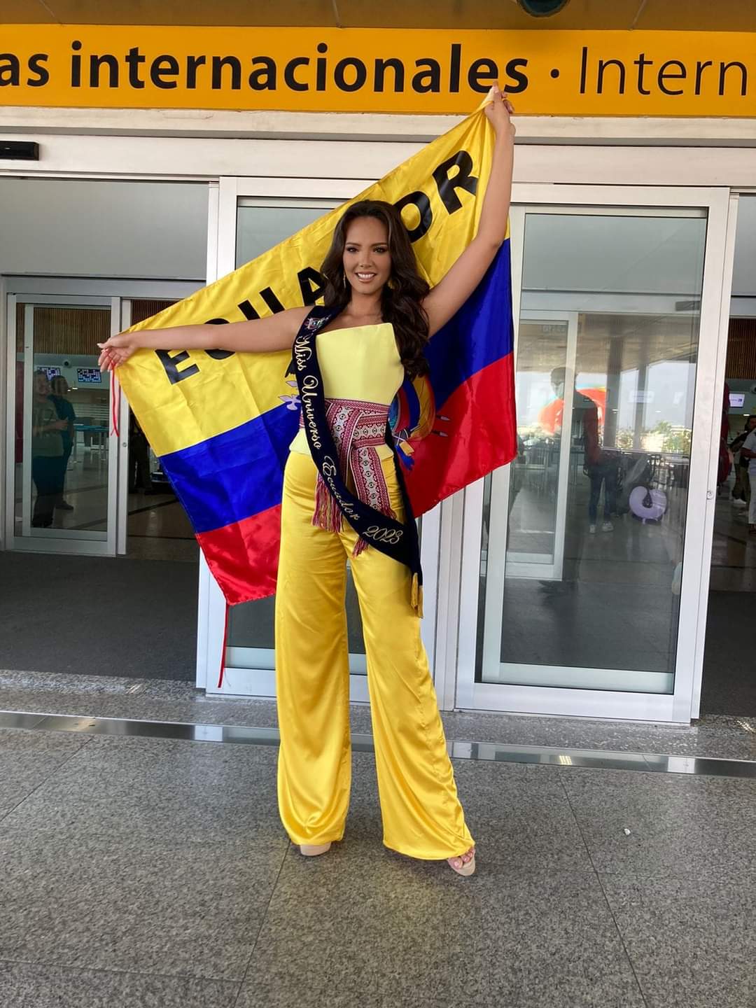 ECUADOR Delary Stoffers rumbo al Miss Universo 2023 - Infórmate Manabí ...