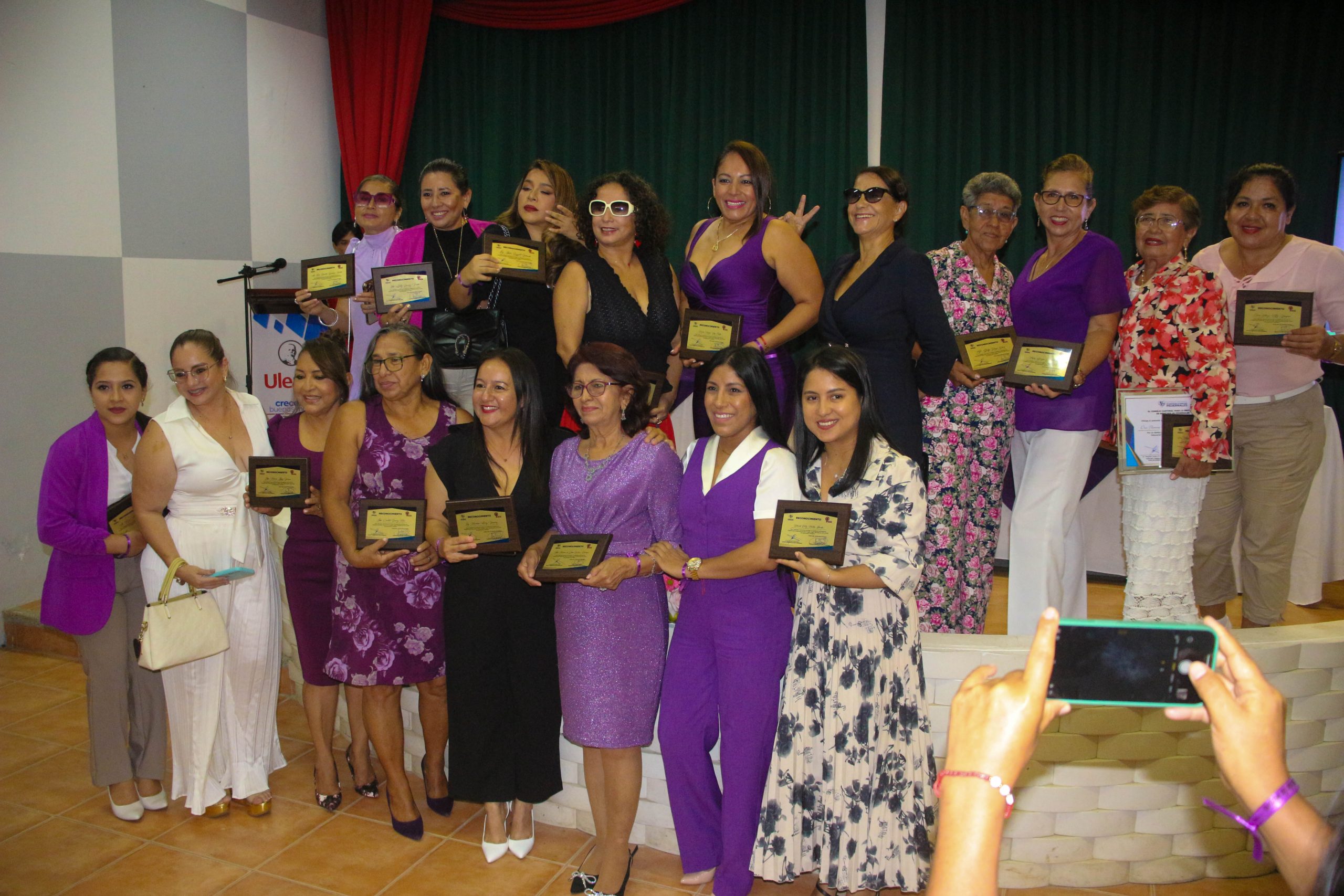MANABÍ Reconocen y celebran a 21 mujeres por su lucha y resiliencia ...