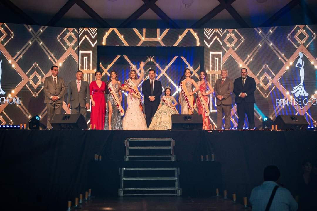 MANABÍ Chone proclama con honores a sus nuevas soberanas - Infórmate ...