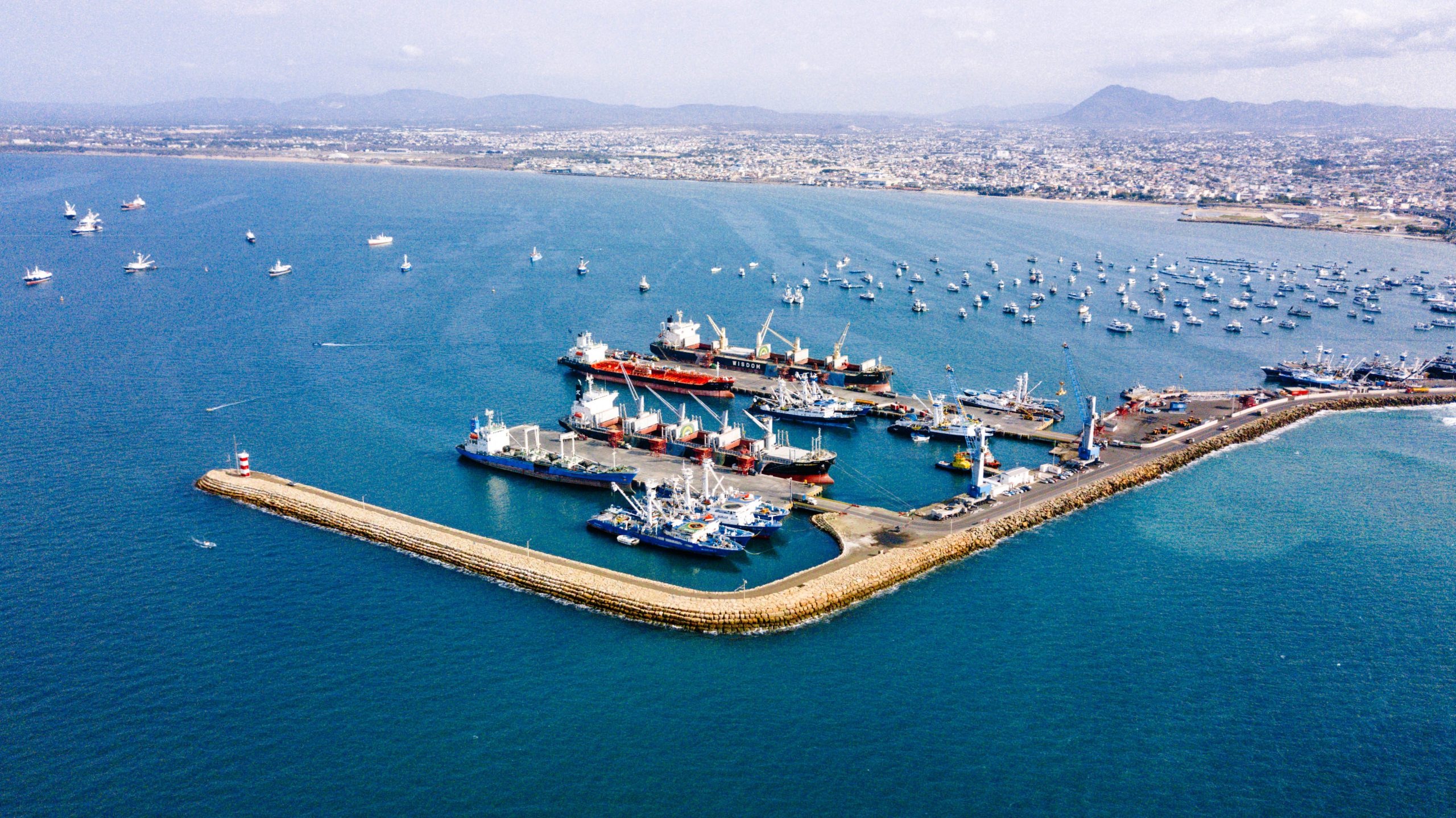 MANABÍ Manta consolida su puerto como líder nacional en carga y ...