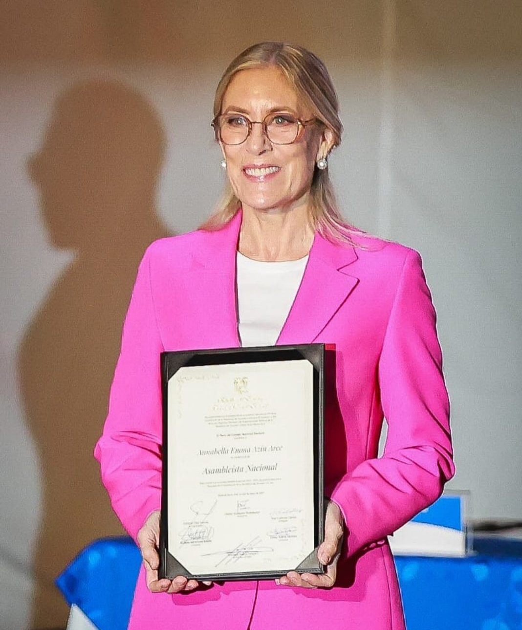 ECUADOR Anabella Azín recibe credencial como asambleísta y llama a la ...