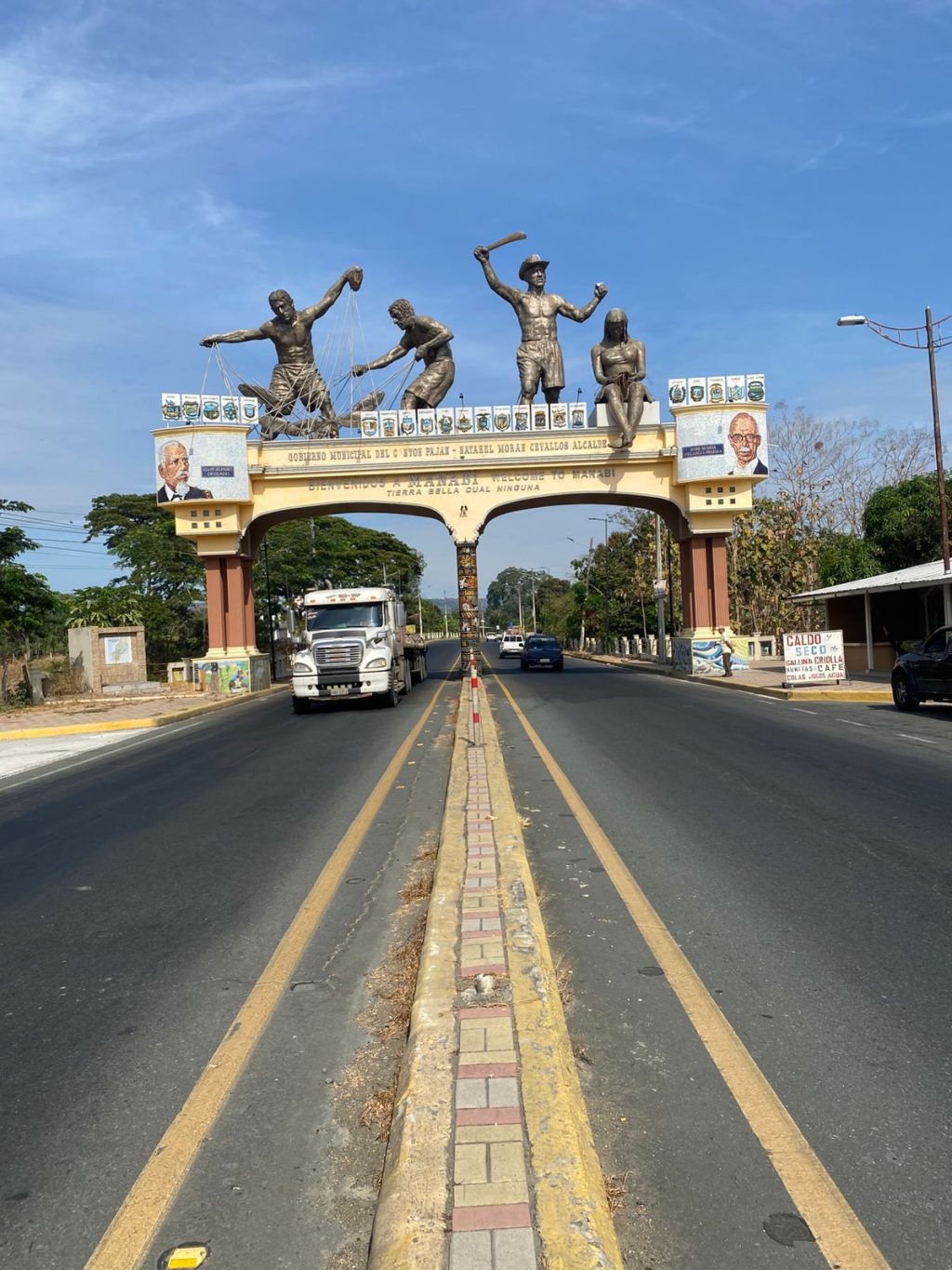 MANABÍ Carreteras despejadas y playas listas: Manabí espera a los ...